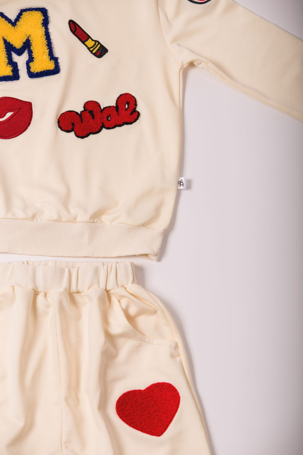 Tracksuit Love – AMAREEN